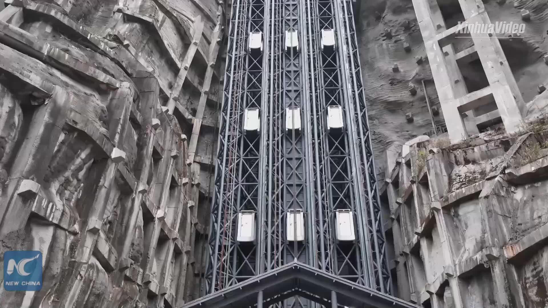 Cliff elevators in SW China bring tourists futuristic experience-China ...